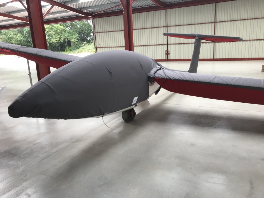 Hangar & dust covers